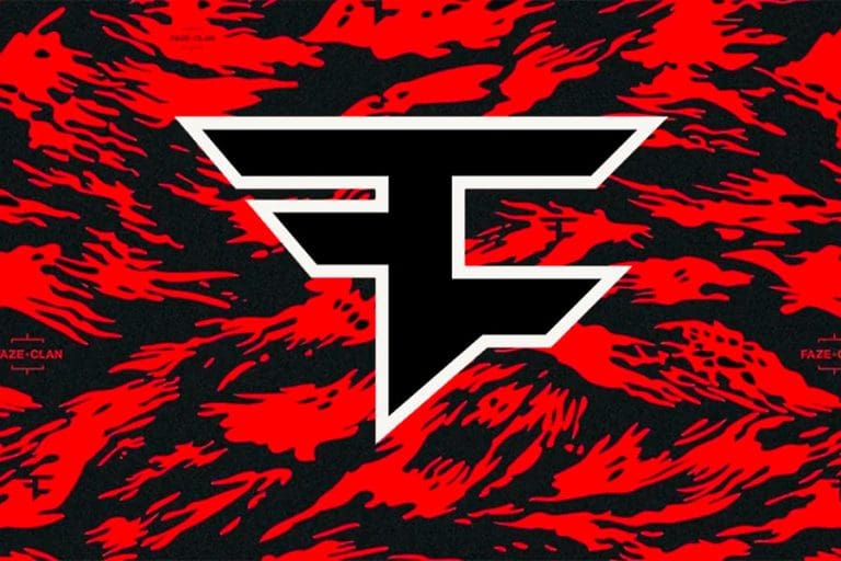 FaZe Clan Sign Star Rifler David "frozen" Čerňanský